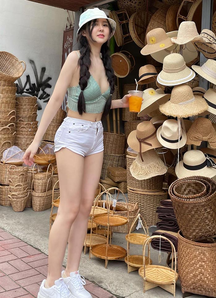 น้องหญิง (yingzedd suchada) สาวแซ่บ อวบอึ๋ม ลูกครึ่งไทย–จีน ดาวดัง Tiktok อวดลีลาสุด สะเด่า ร้อน ...